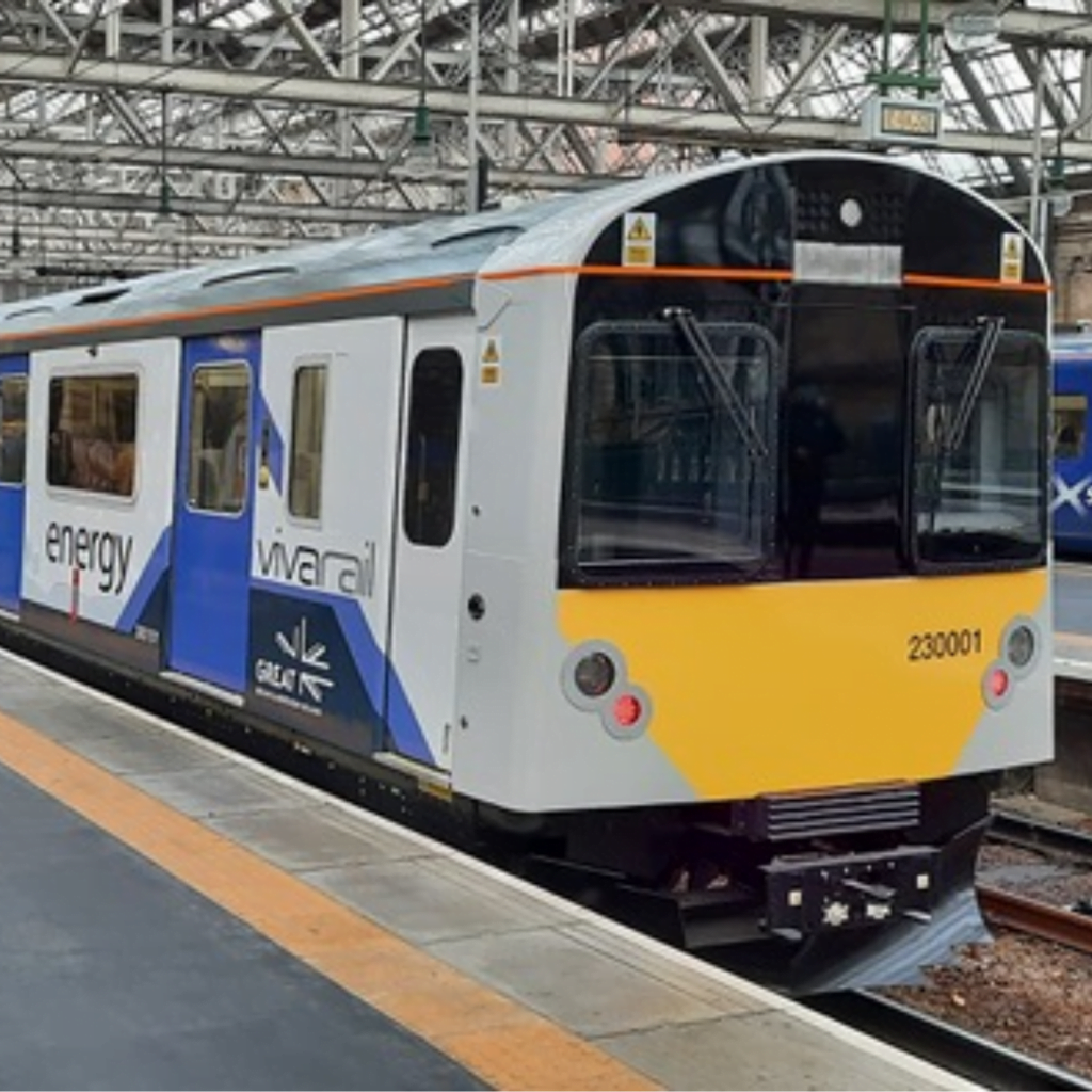 COP26: A trip on the Vivarail Class 230 Battery EMU train. - Transform ...